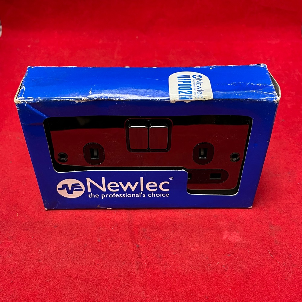 Pre-owned Newlec NEWLEC DUAL PLUG SOCKETS - Own4Less